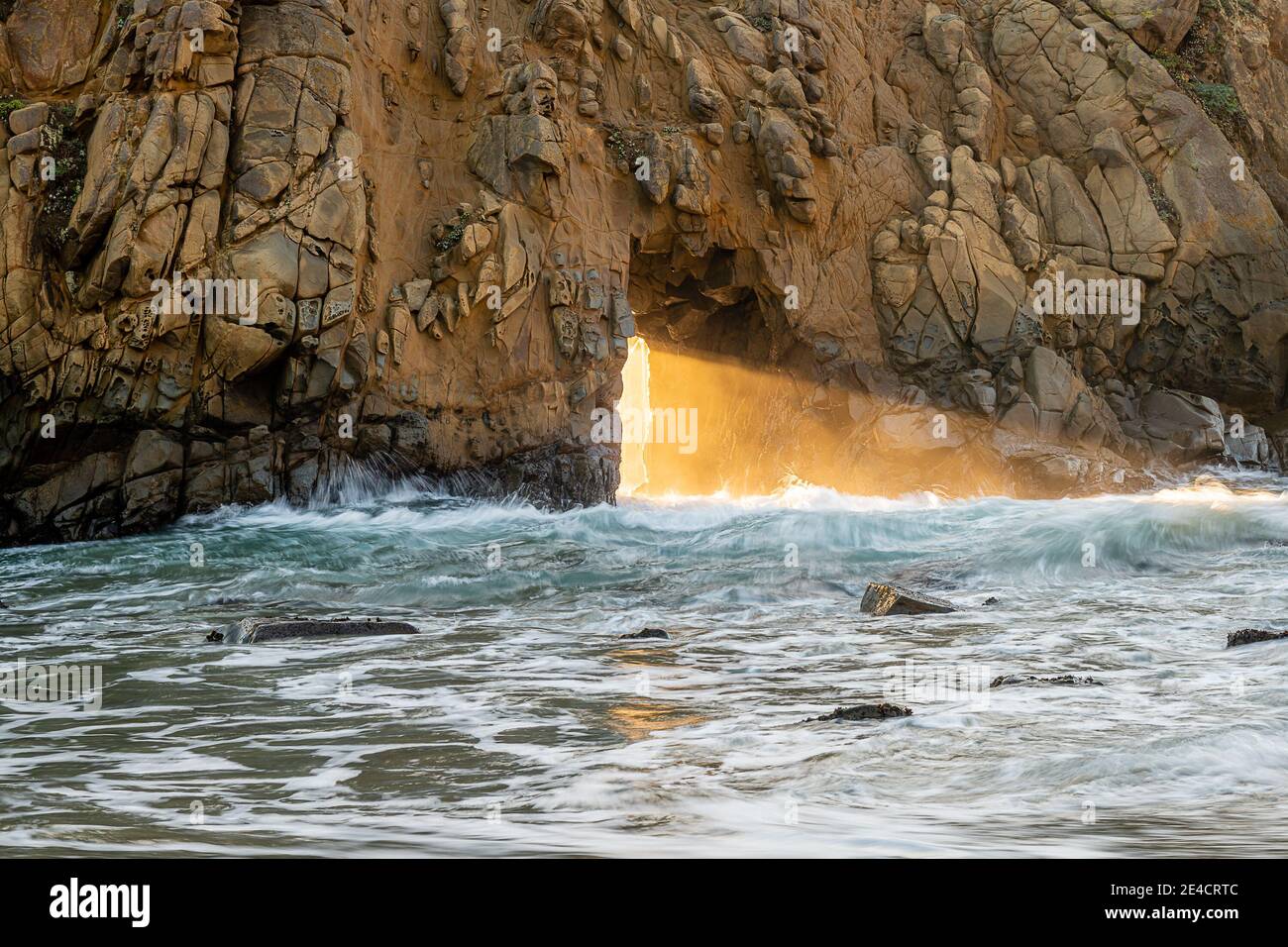 Winter Light Beams through Keyhole Arch Stock Photo - Alamy