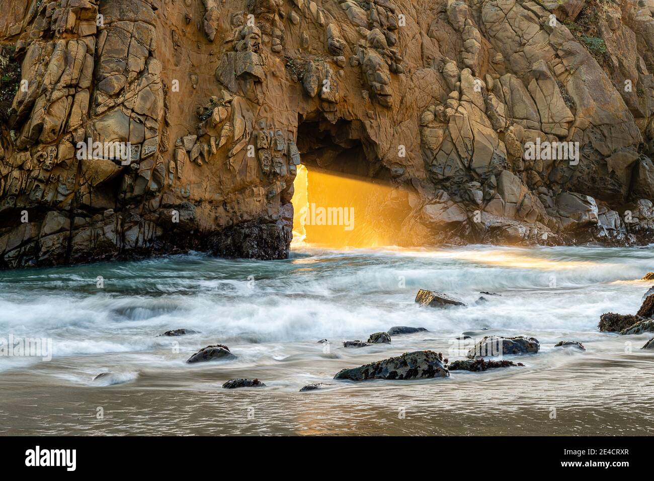 Winter Light Beams through Keyhole Arch Stock Photo - Alamy