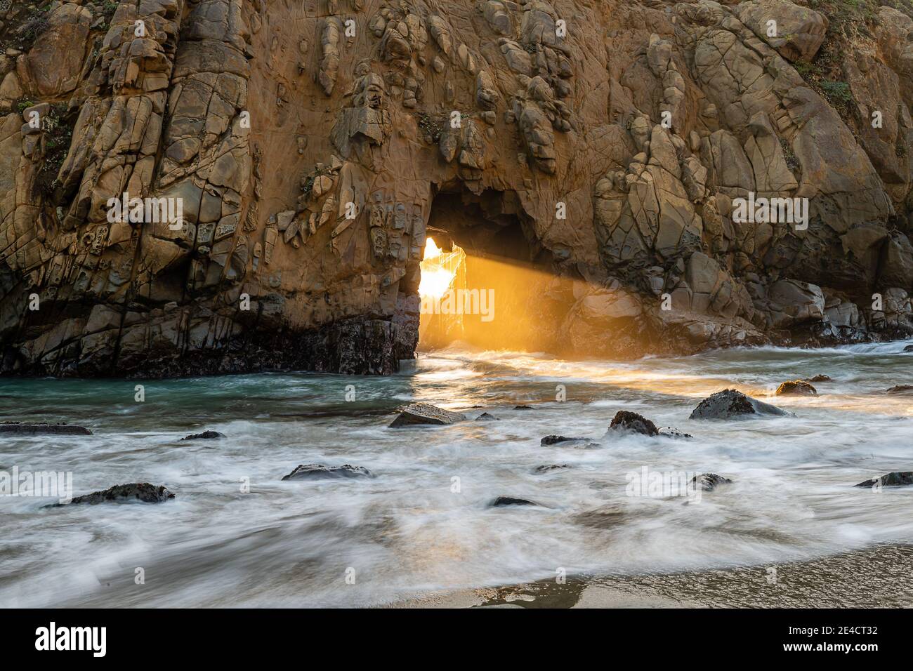 Winter Light Beams through Keyhole Arch Stock Photo - Alamy