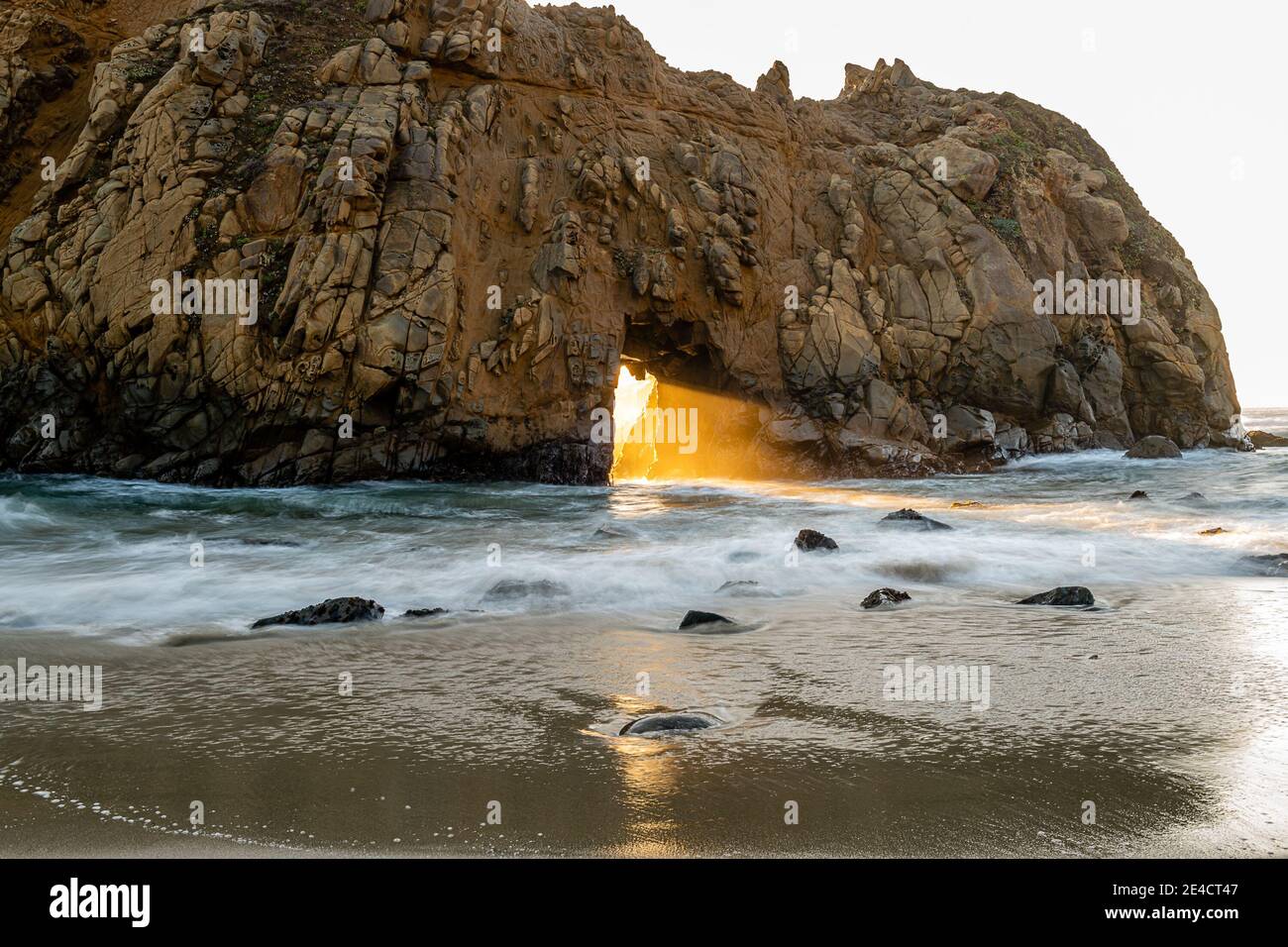 Winter Light Beams through Keyhole Arch Stock Photo - Alamy