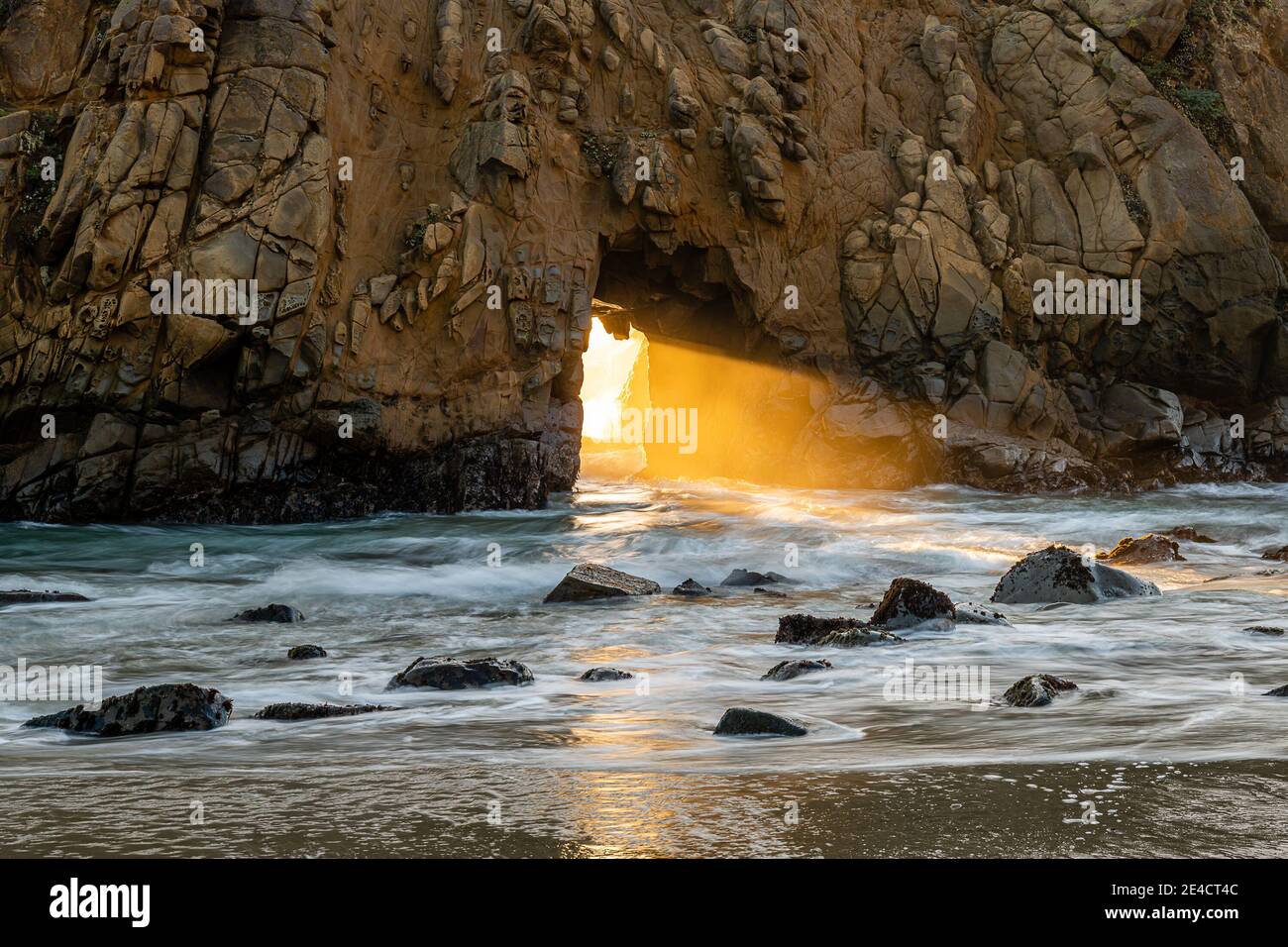 Winter Light Beams through Keyhole Arch Stock Photo - Alamy