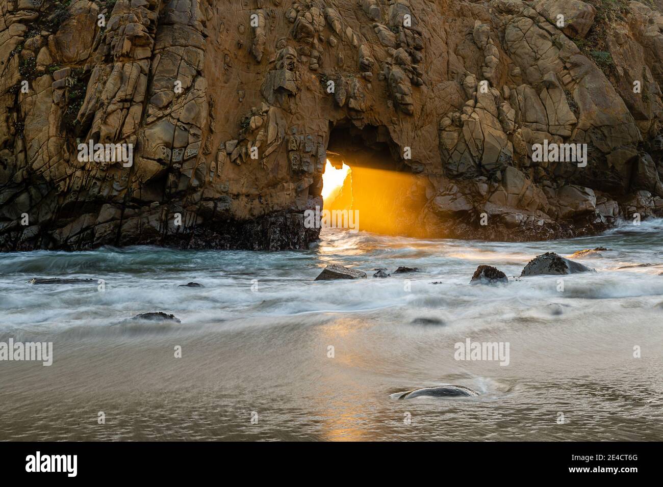 Winter Light Beams through Keyhole Arch Stock Photo - Alamy