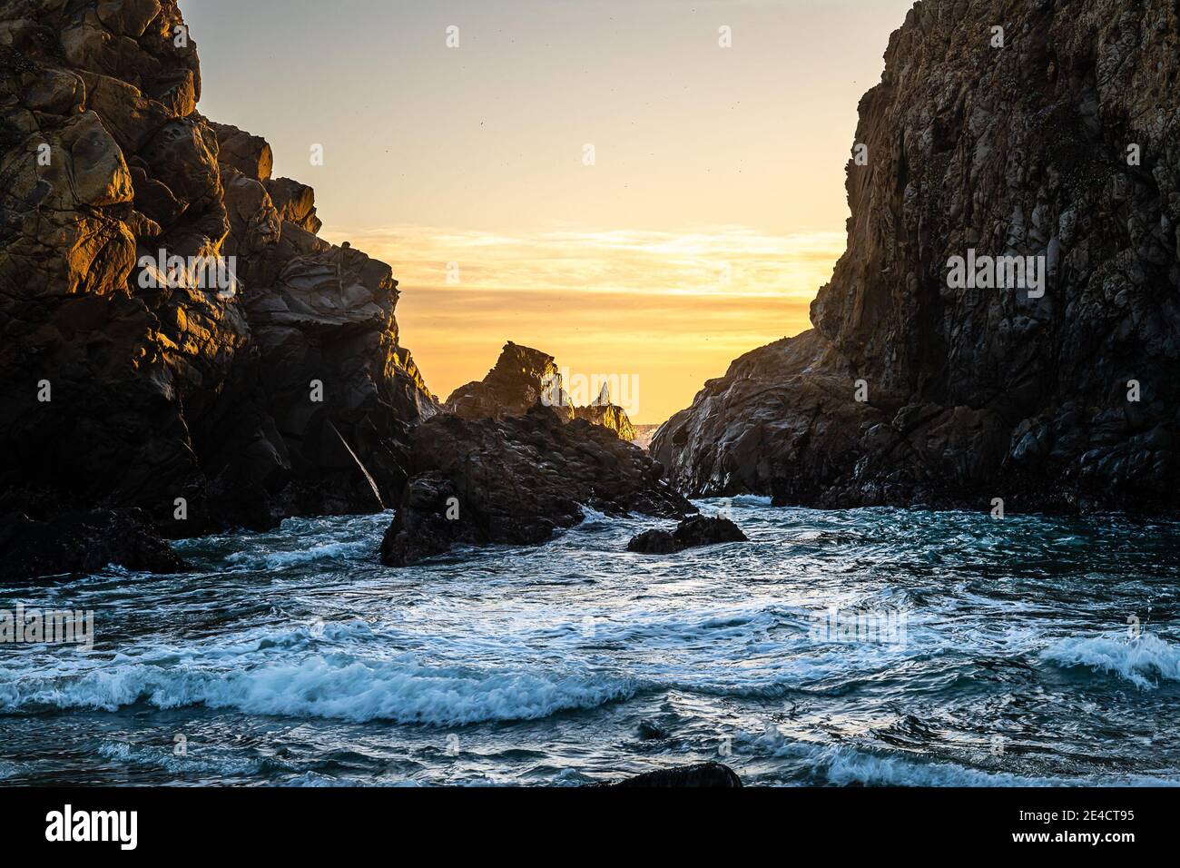 Winter Light Beams through Keyhole Arch Stock Photo - Alamy