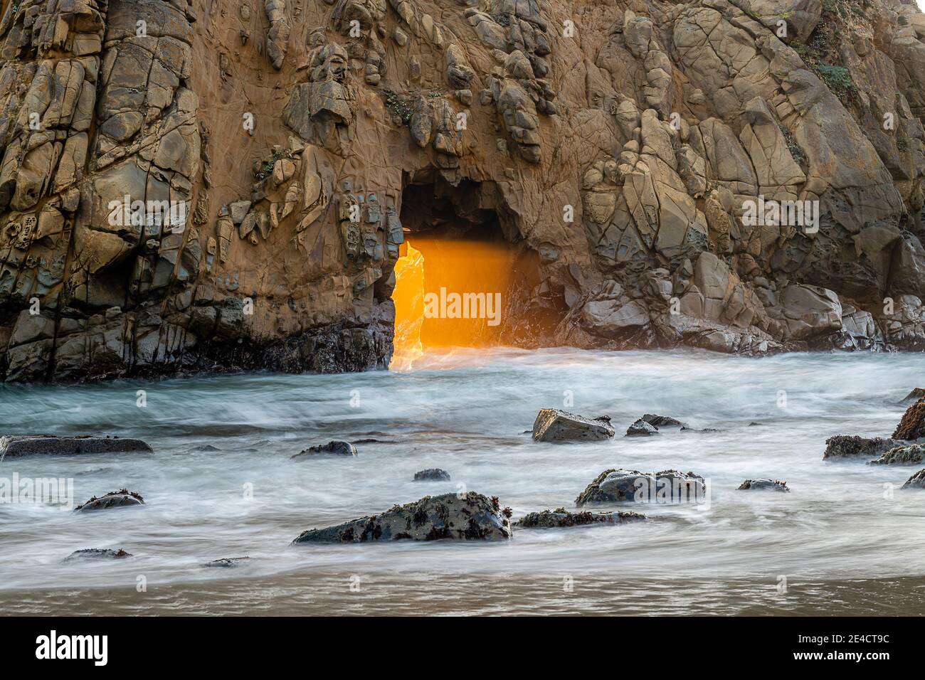 Winter Light Beams through Keyhole Arch Stock Photo - Alamy