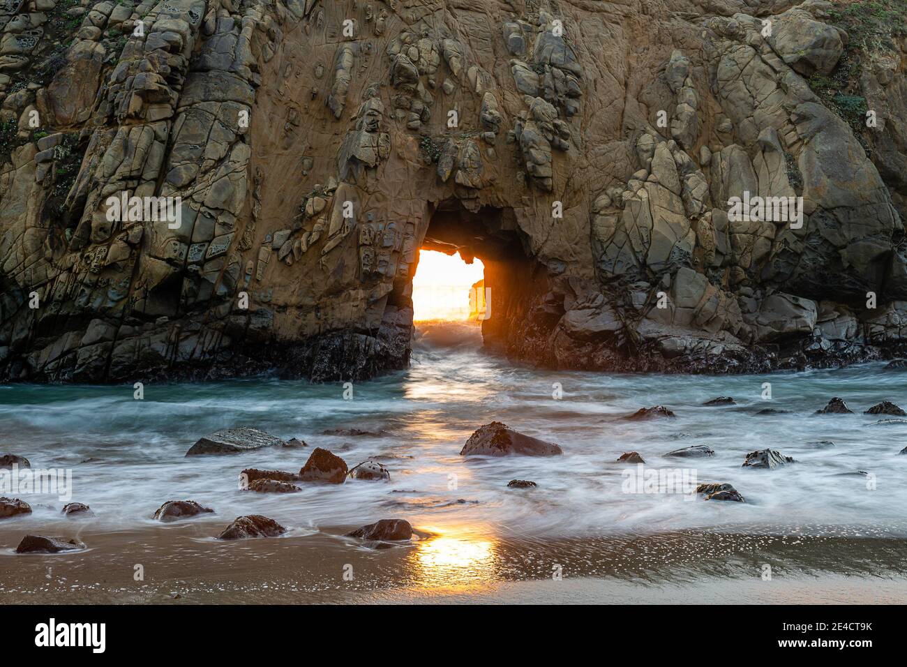 Winter Light Beams through Keyhole Arch Stock Photo - Alamy