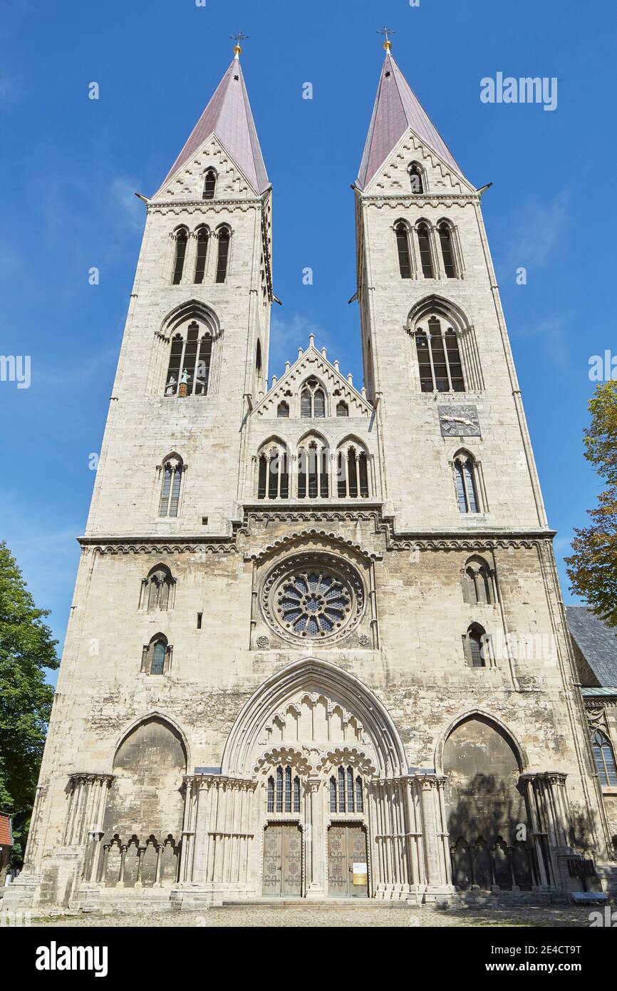 Halberstadt cathedral sky architecture hi-res stock photography and ...