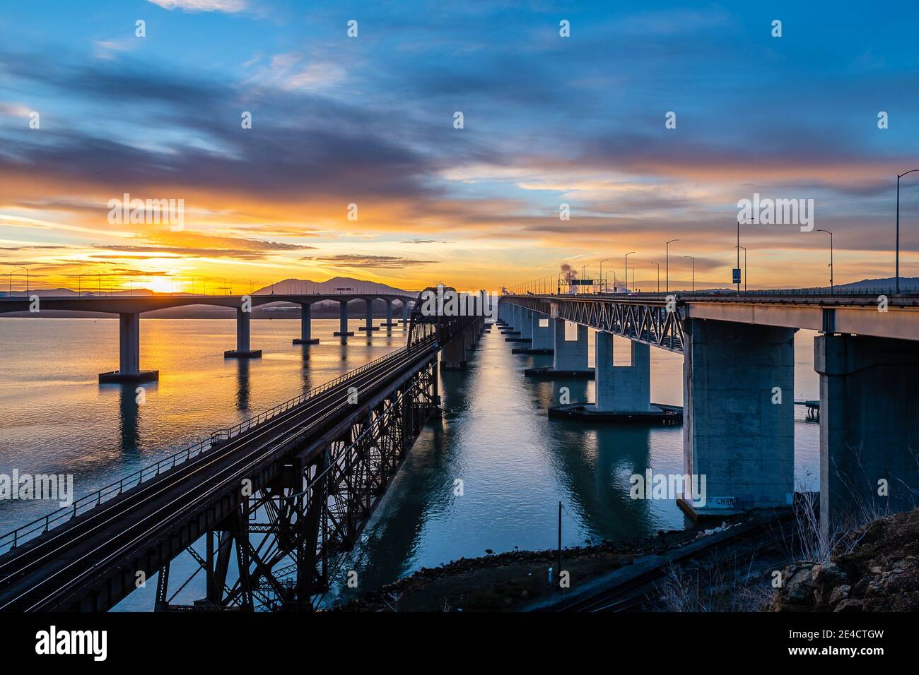 Railroad bridge point view hi-res stock photography and images - Alamy