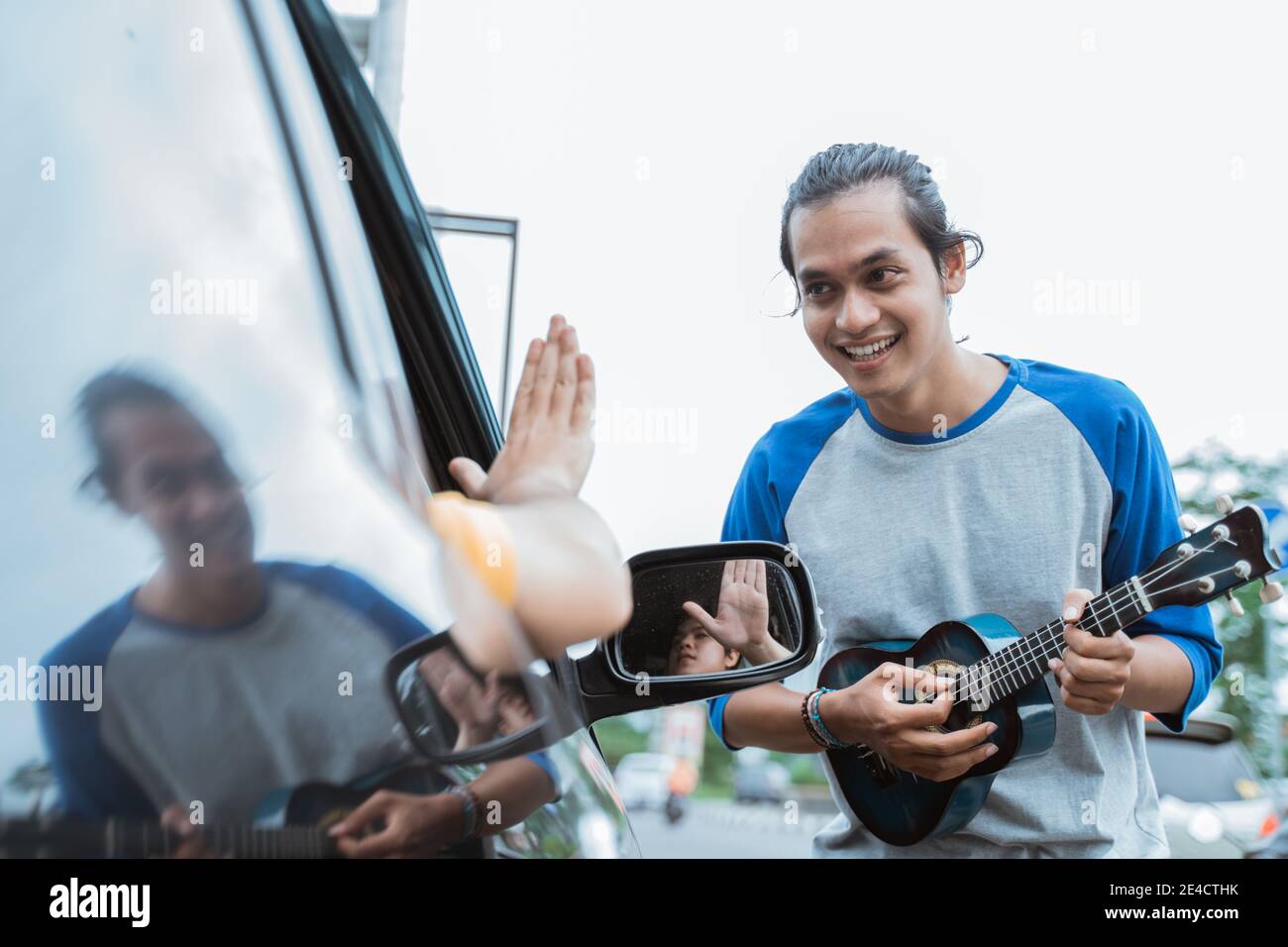 busker using a musical instrument and singing was rejected by someone ...