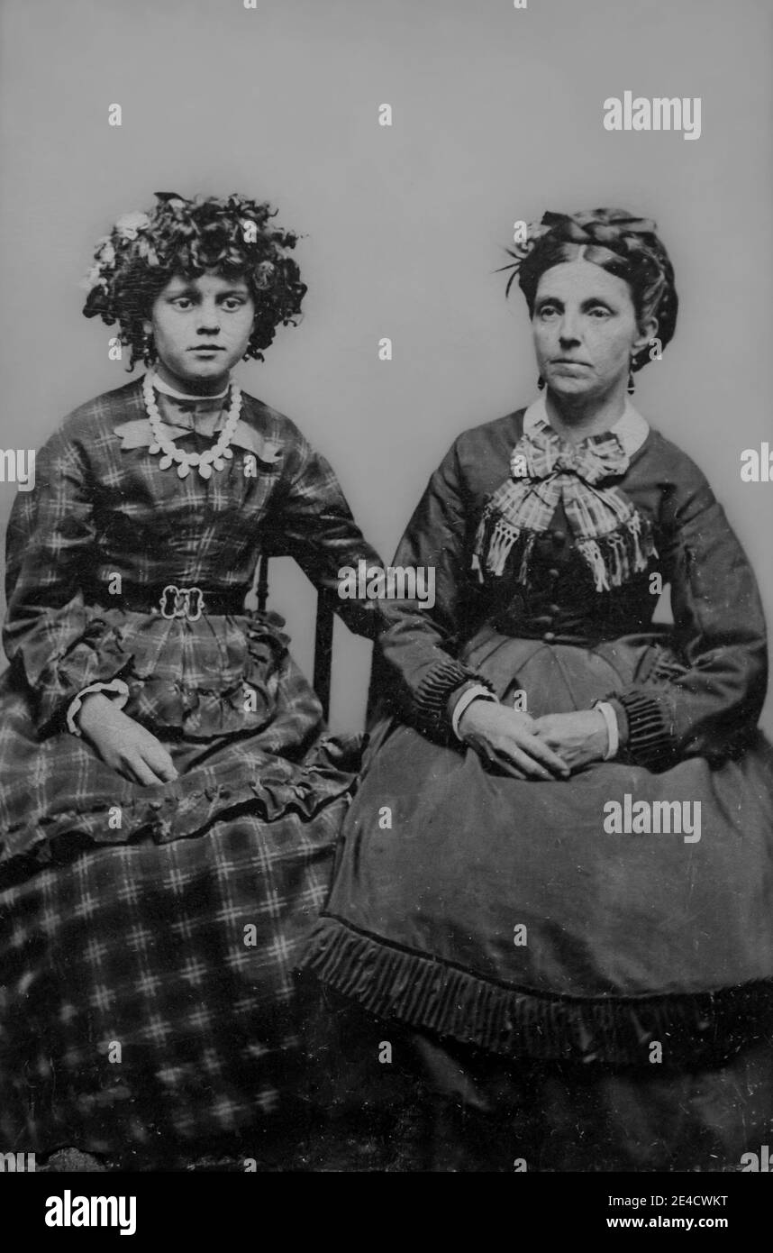 Victorian family portrait hi-res stock photography and images - Alamy