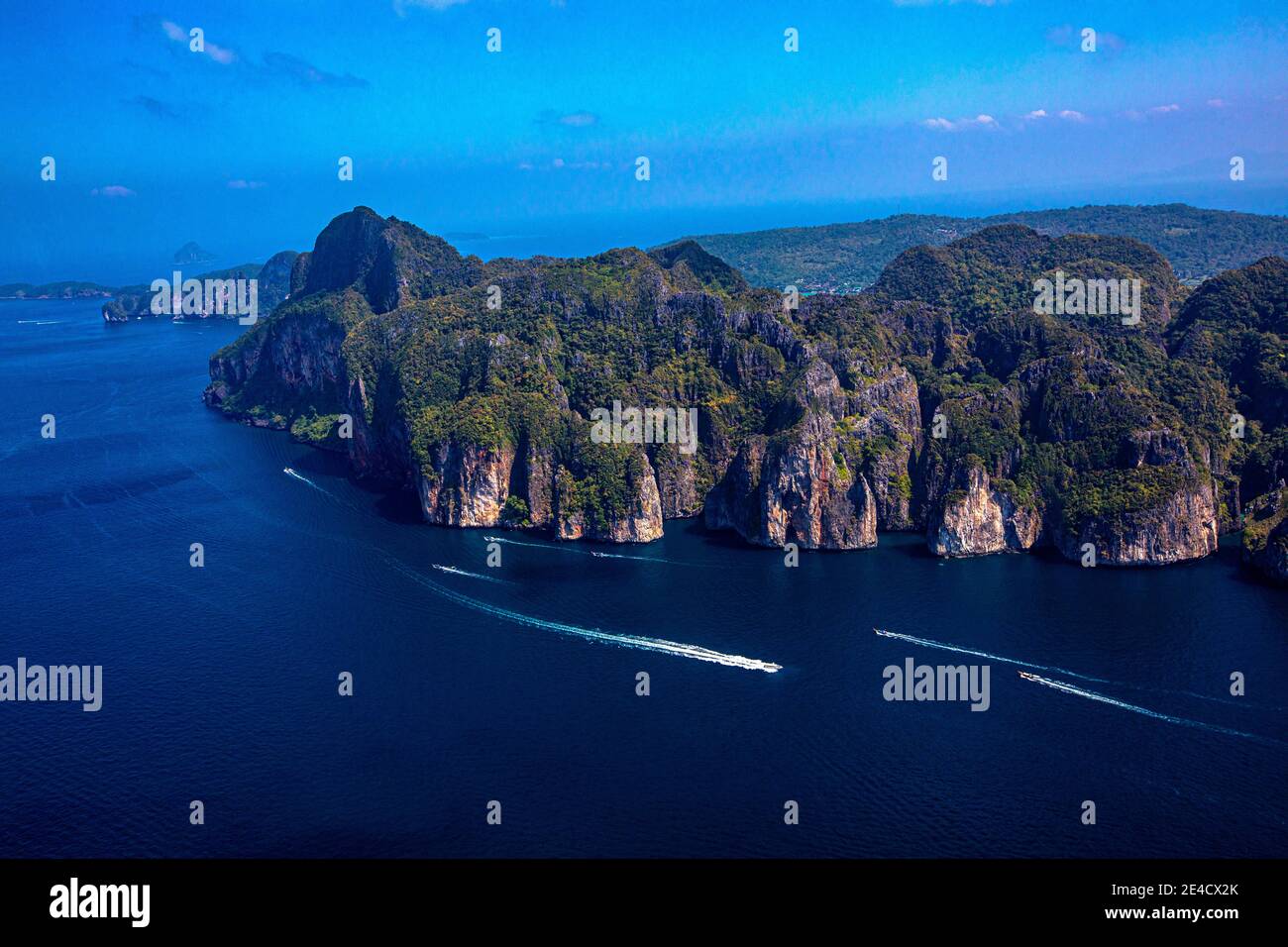 Maya bay thailand aerial hi-res stock photography and images - Alamy