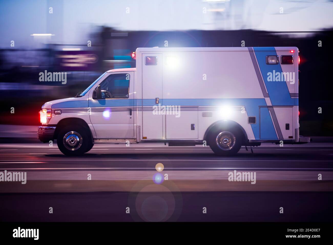 Ambulance emergency scene hi-res stock photography and images - Alamy