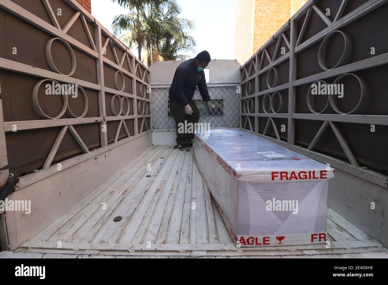 Nepali migrant workers hi-res stock photography and images - Alamy
