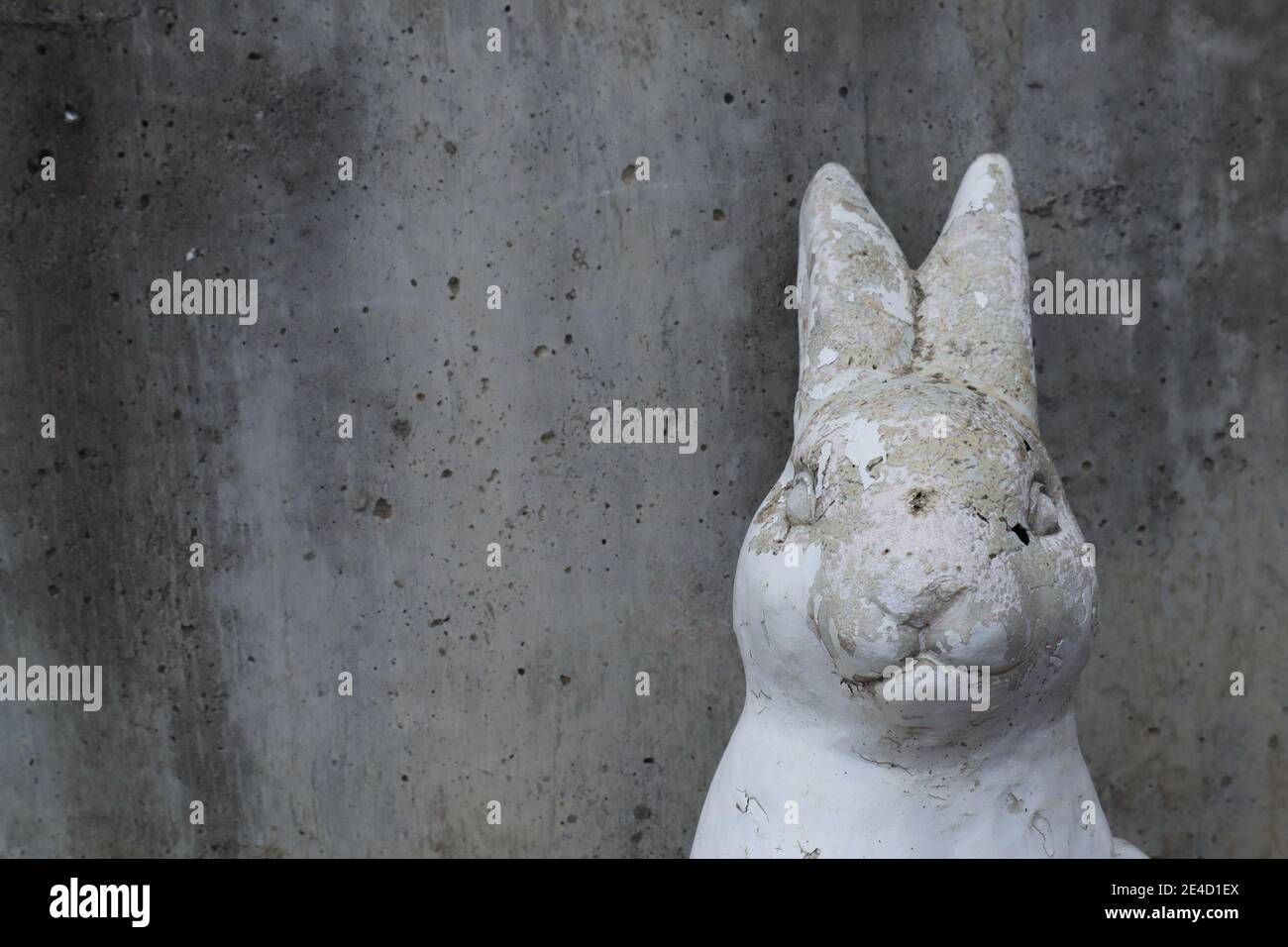White concrete figure hi-res stock photography and images - Alamy