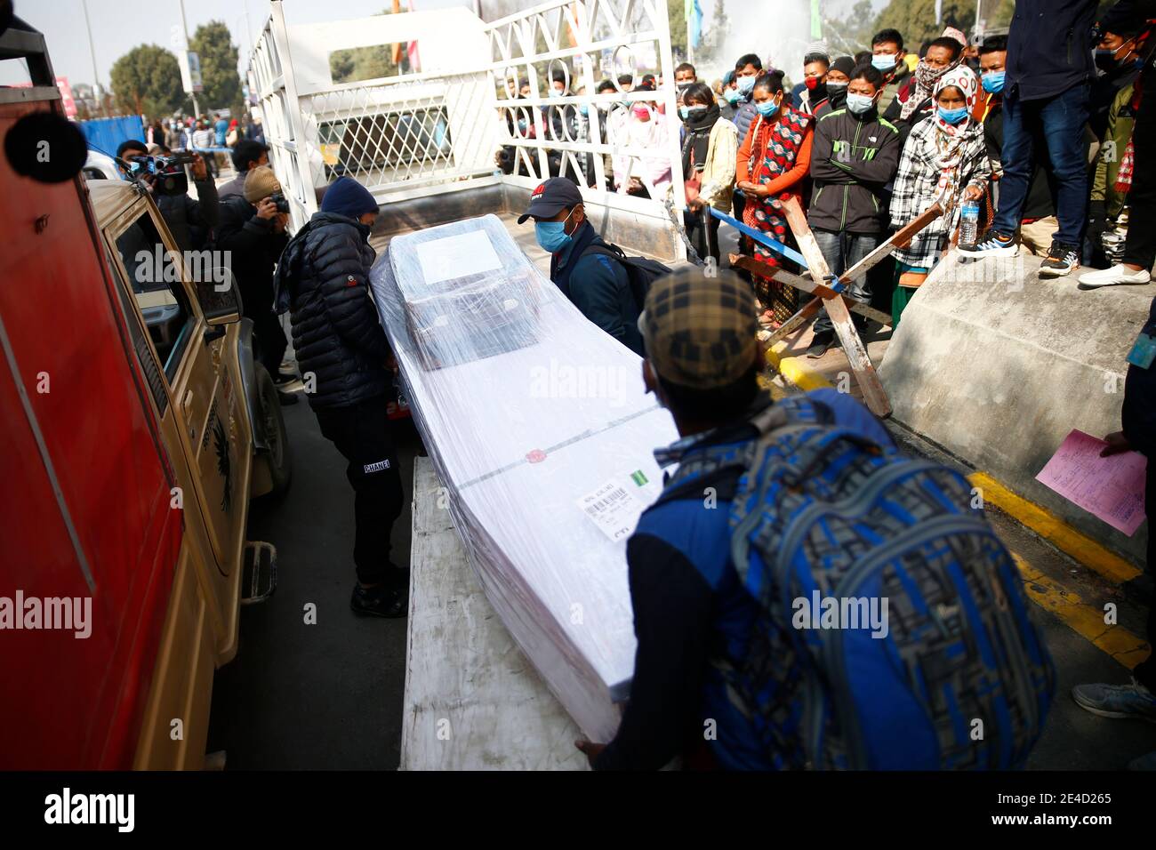 Dead bodies carry hi-res stock photography and images - Alamy