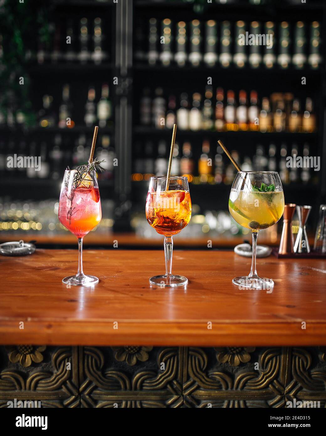 Cocktails vertical hi-res stock photography and images - Alamy