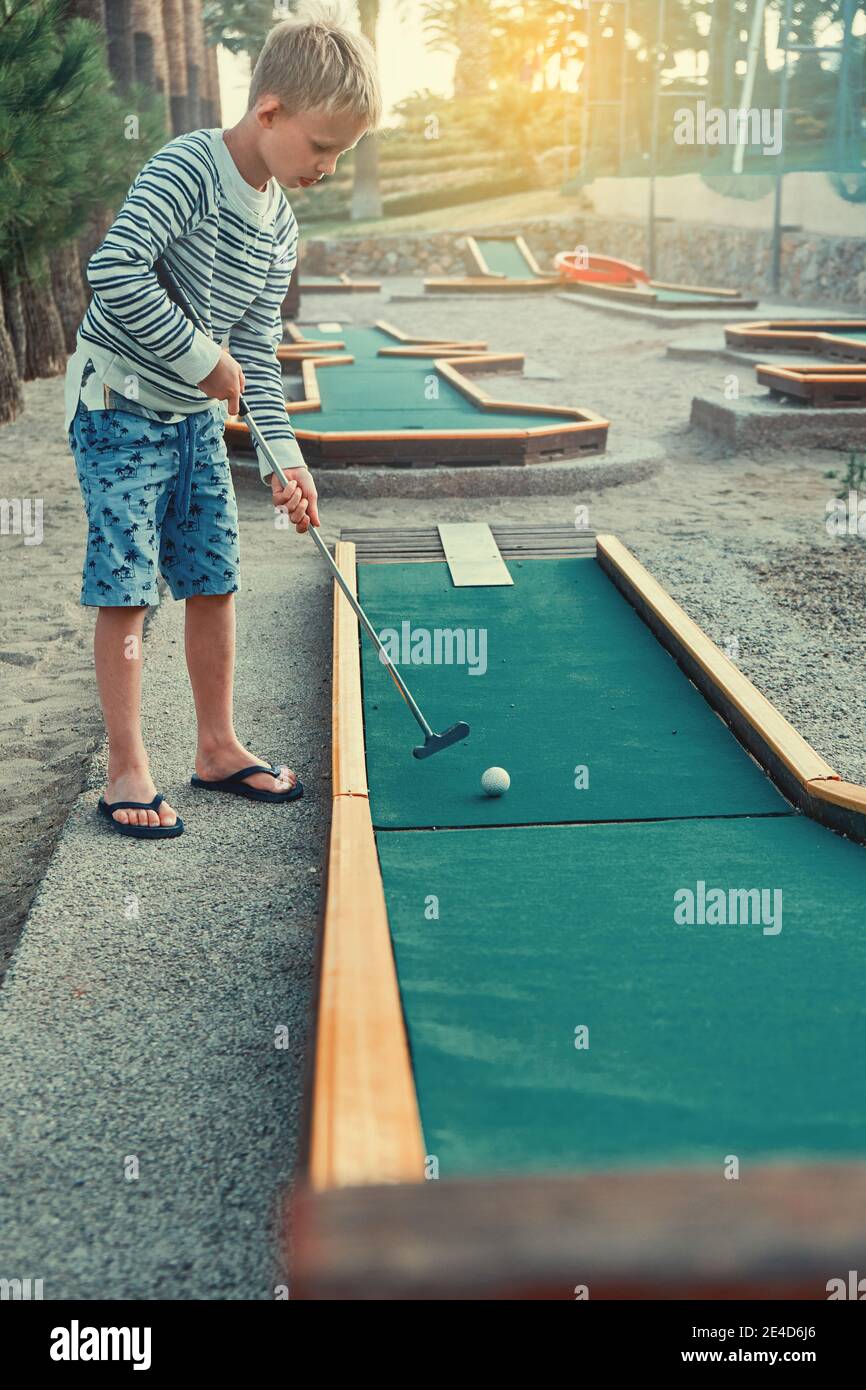 Child playing golf hi-res stock photography and images - Alamy