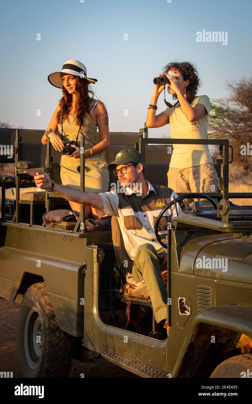 Female guide africa savannah hi-res stock photography and images - Alamy