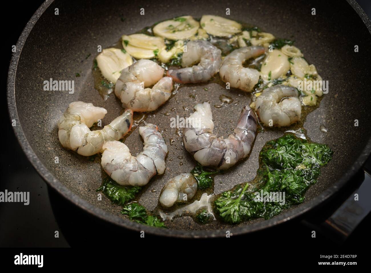 Black tiger prawns hi-res stock photography and images - Alamy