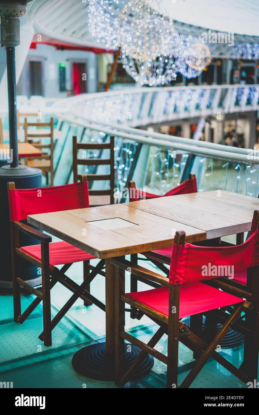 Vertical mall hi-res stock photography and images - Alamy