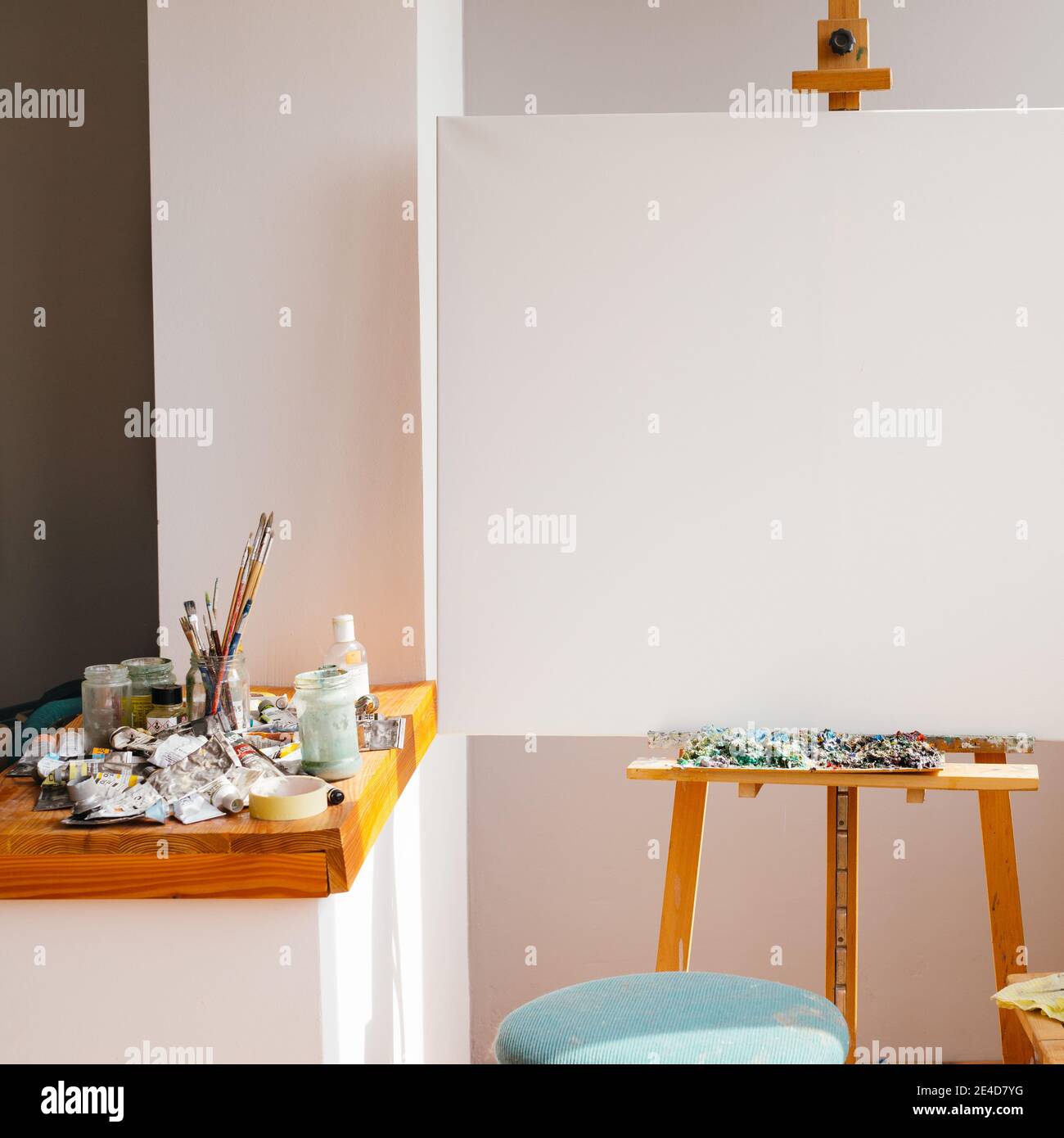 painting a picture Stock Photo - Alamy