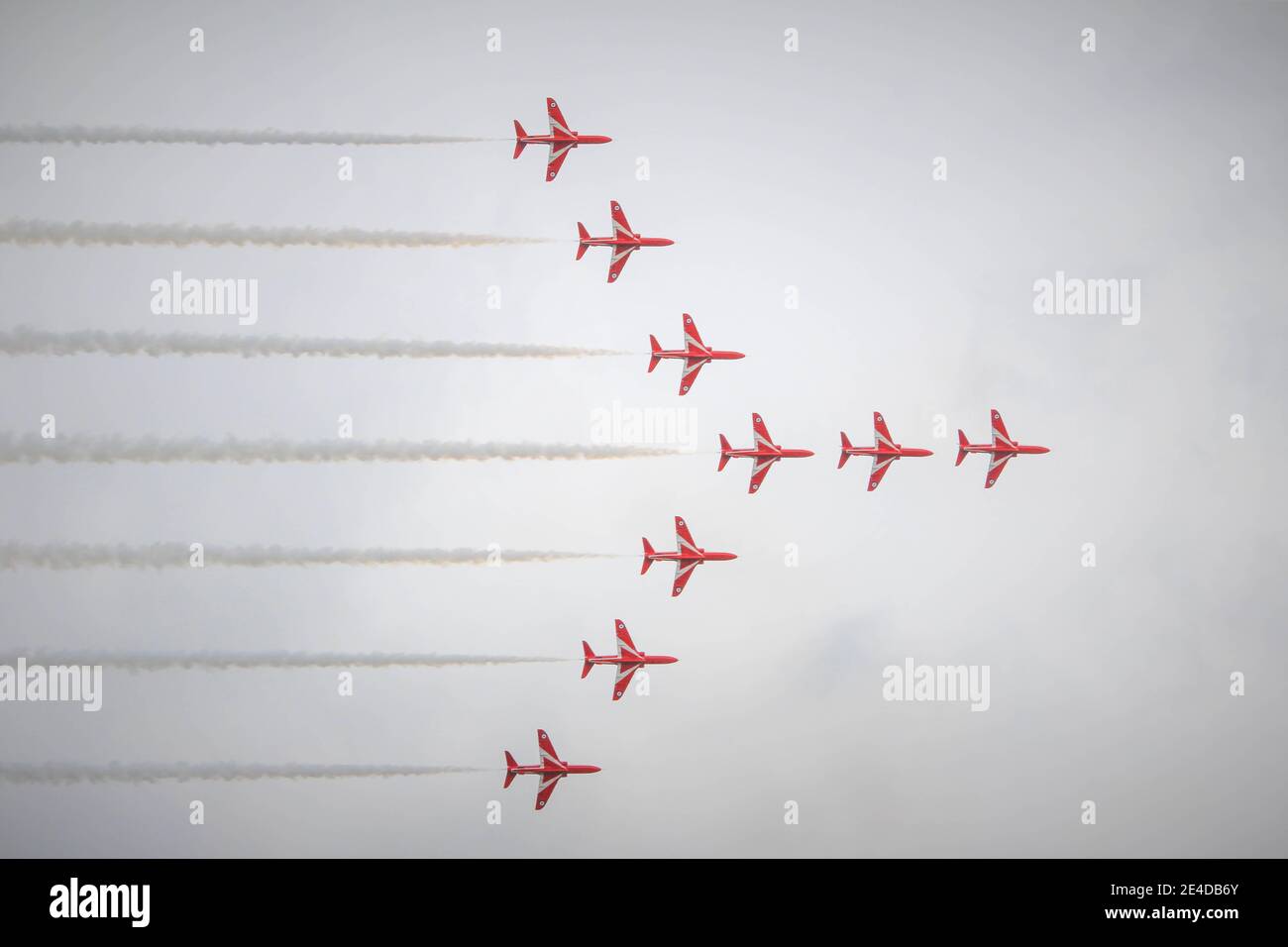 Red arrows formation flying hi-res stock photography and images - Alamy