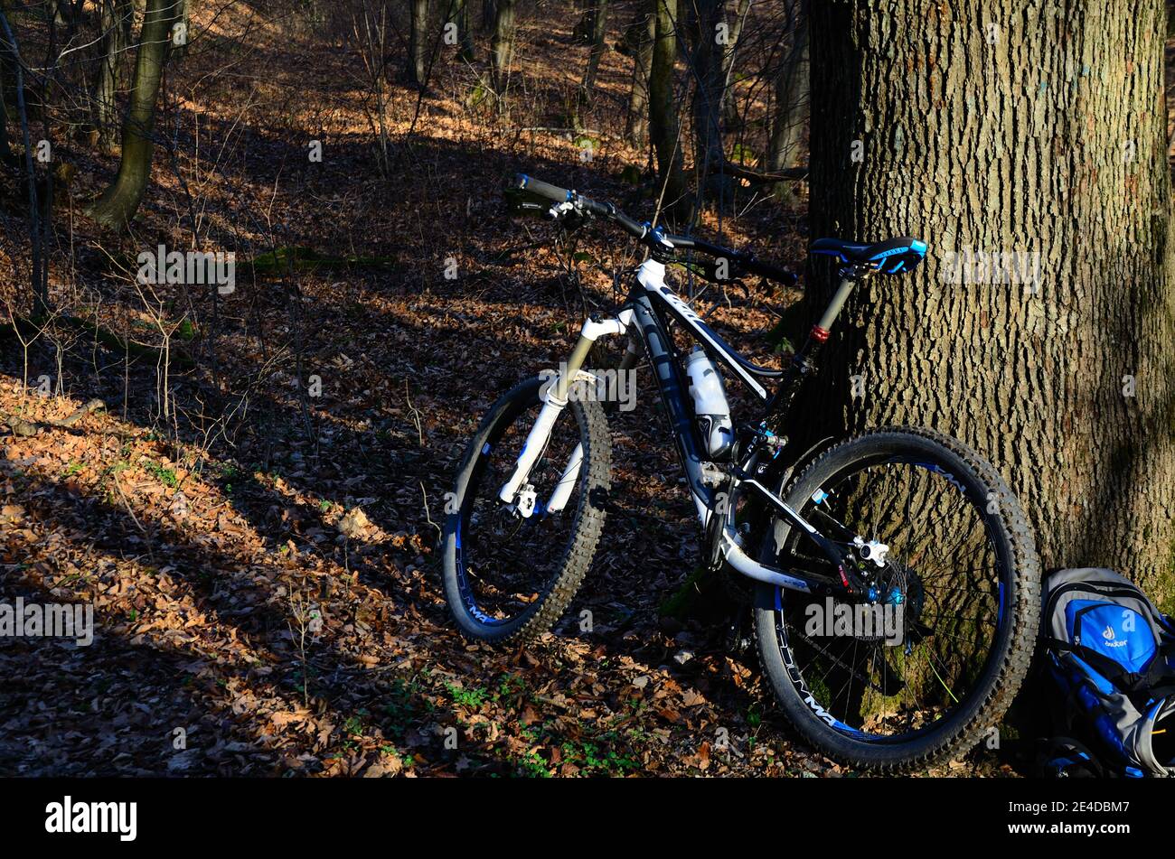 Blue mountain bike hi-res stock photography and images - Alamy