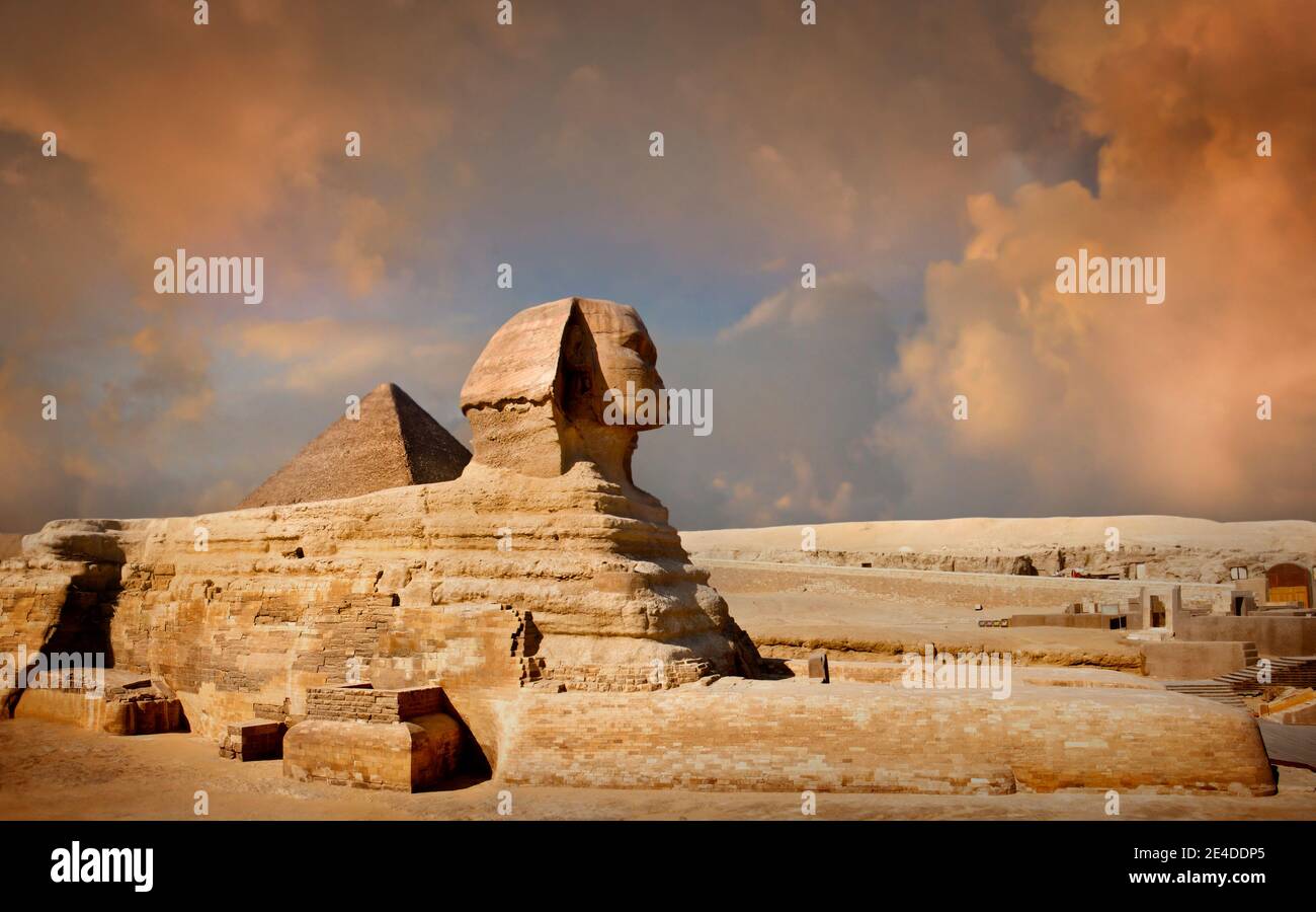 Locations and the sphinx hi-res stock photography and images - Alamy