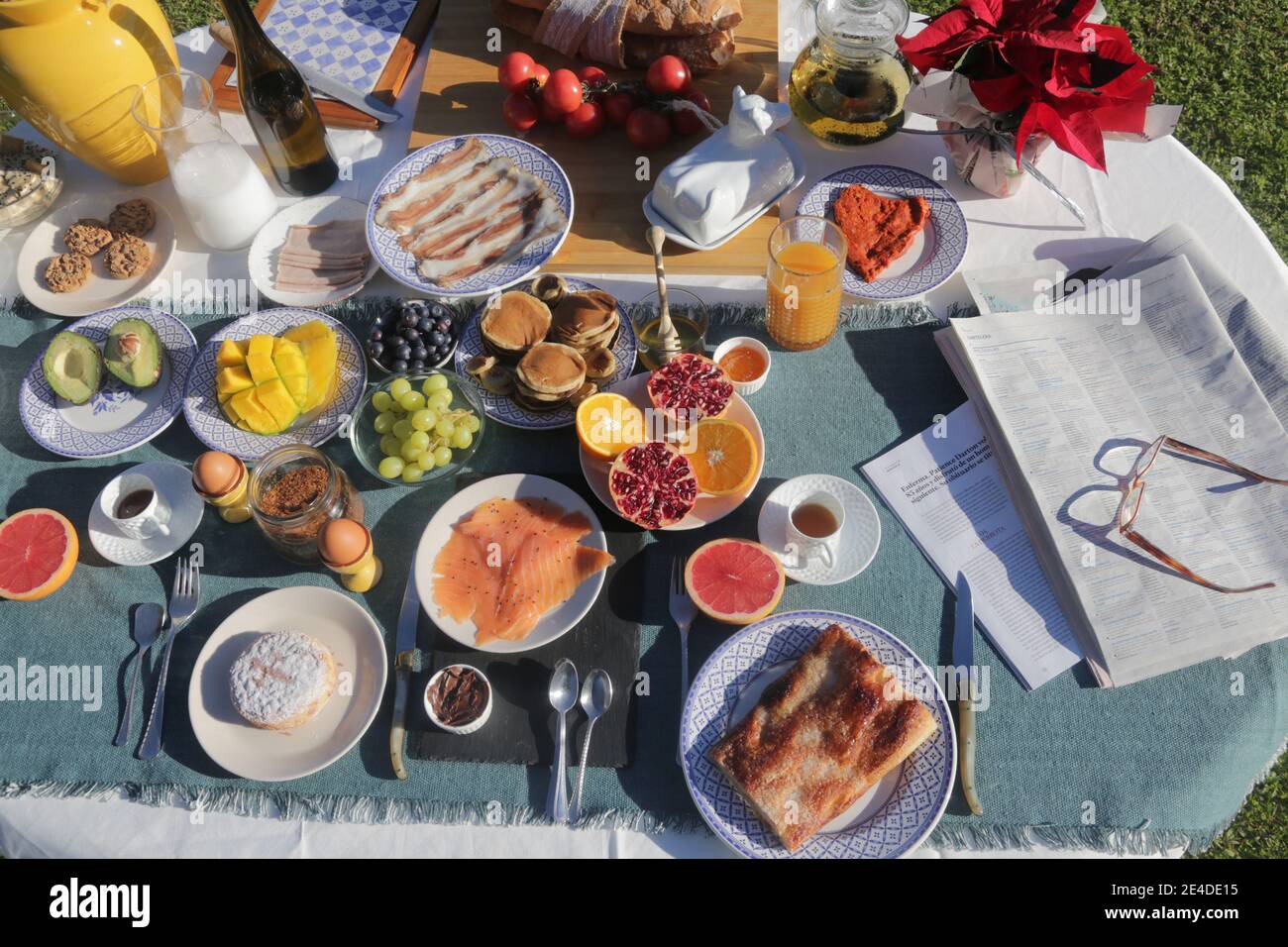 breakfast morning buffet brunch with food and drinks Stock Photo - Alamy