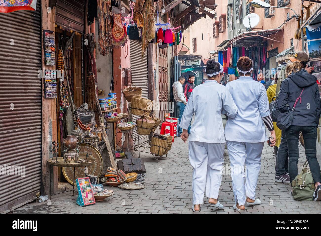 Marrakech souk & Jemaa el-Fnaa square and market place in Marrakesh's ...