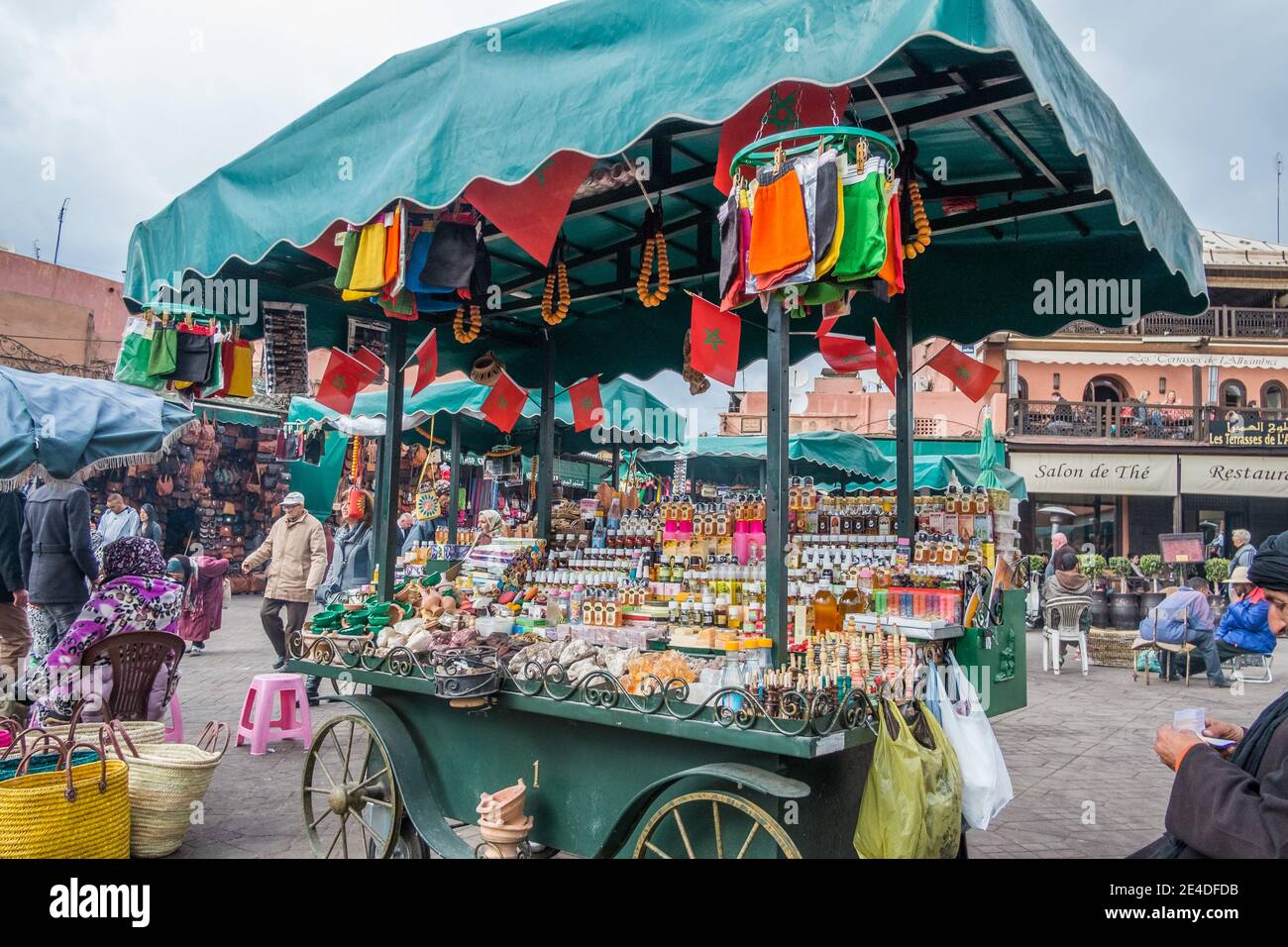 Marrakech souk & Jemaa el-Fnaa square and market place in Marrakesh's ...