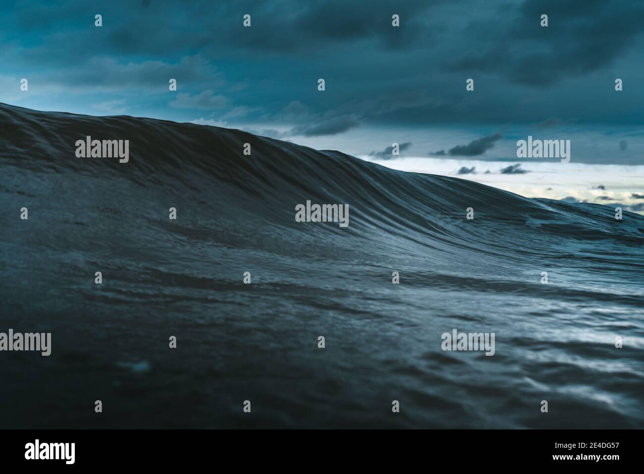 Mesmerizing shot ocean wave hi-res stock photography and images - Alamy