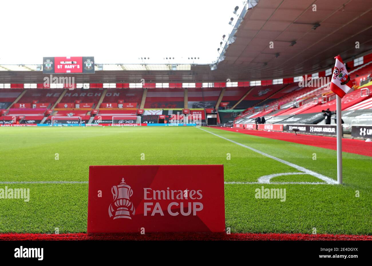 The emirates stadium empty hi-res stock photography and images - Alamy