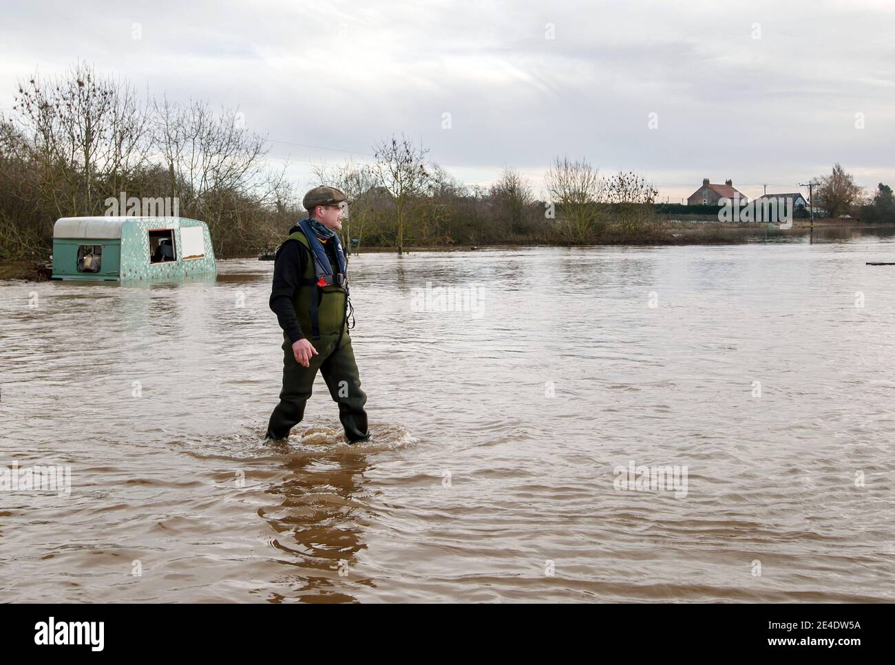 Martin Munday walk through flood water near Naburn Lock in York ...