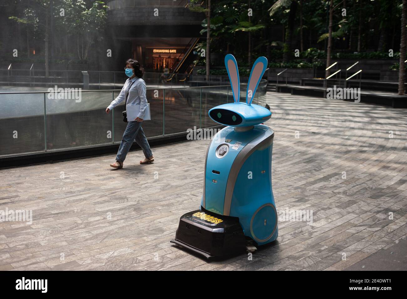 21.01.2021, Singapore, Republic of Singapore, Asia - Automated cleaning ...