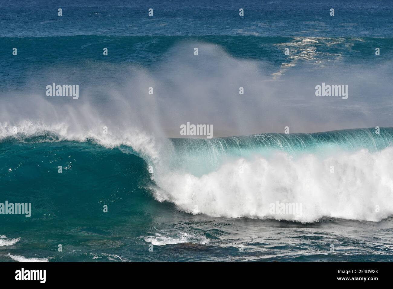 Beautiful high ocean waves. A wave is breaking Stock Photo - Alamy