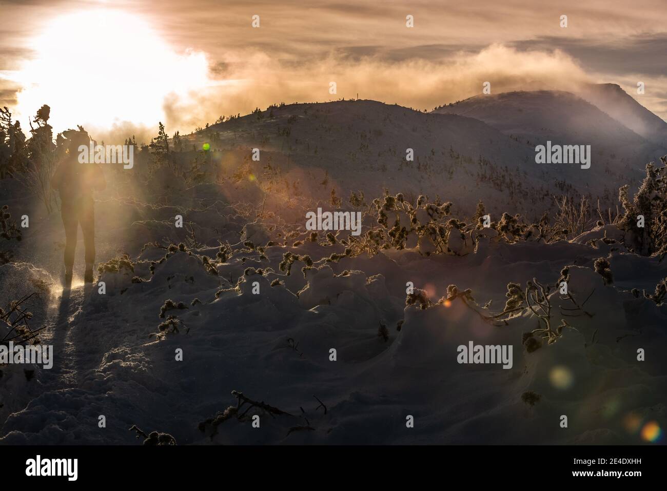 Cold and windy hi-res stock photography and images - Alamy