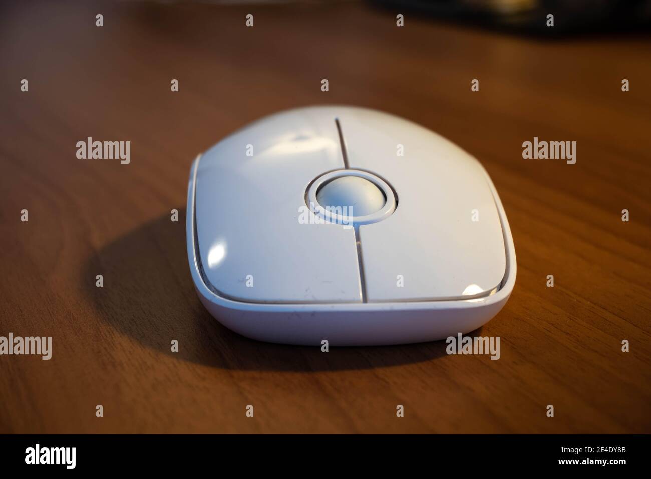 Modern computer mouse that uses wireless technology Stock Photo - Alamy