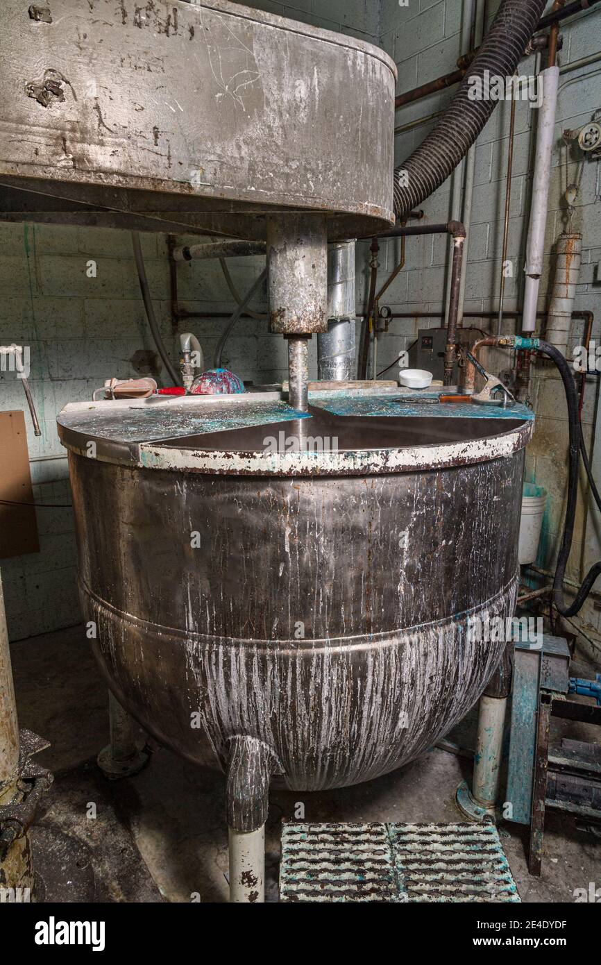 Large mixer vat hi-res stock photography and images - Alamy