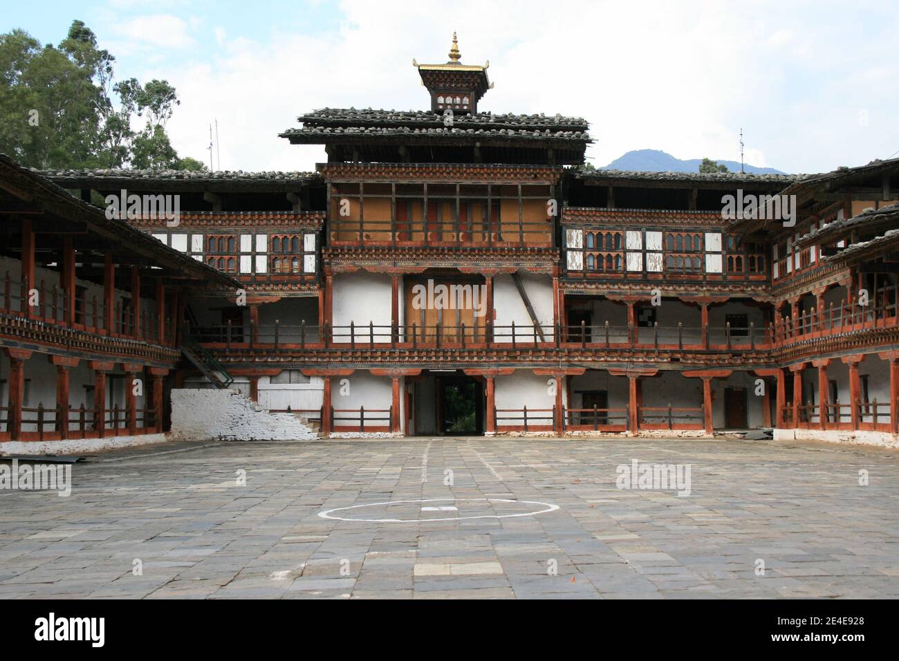 buddhist fortress (dzong) in wangdue phodrang in bhutan Stock Photo - Alamy