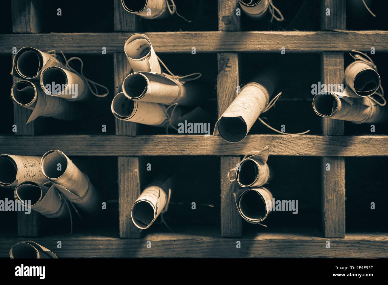 Papyrus scroll ancient library hi-res stock photography and images - Alamy