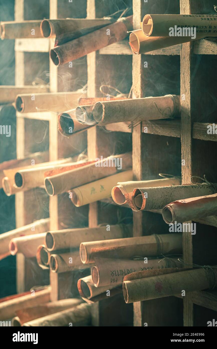 Papyrus scroll ancient library hi-res stock photography and images - Alamy