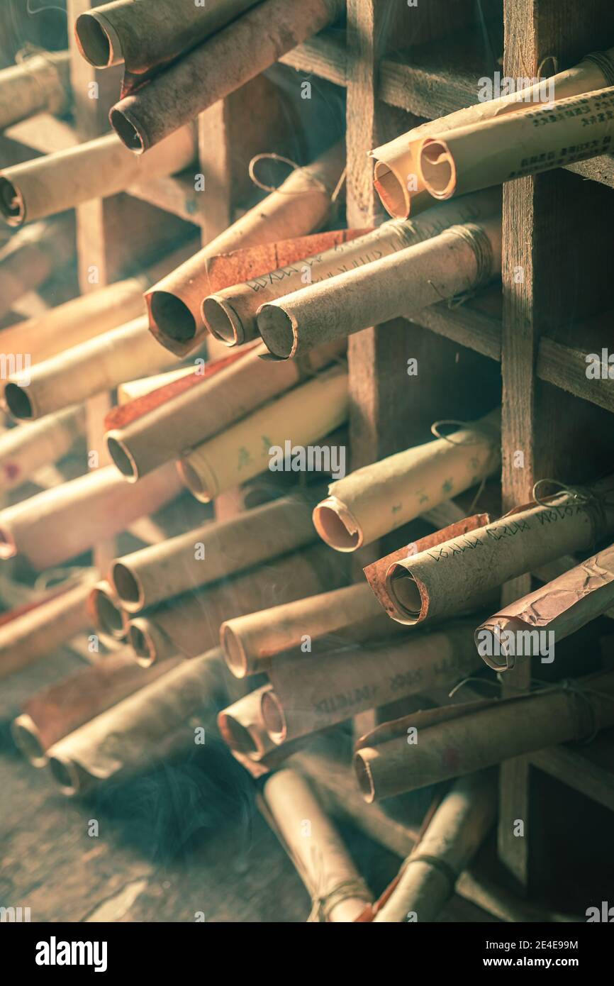 Papyrus scroll ancient library hi-res stock photography and images - Alamy