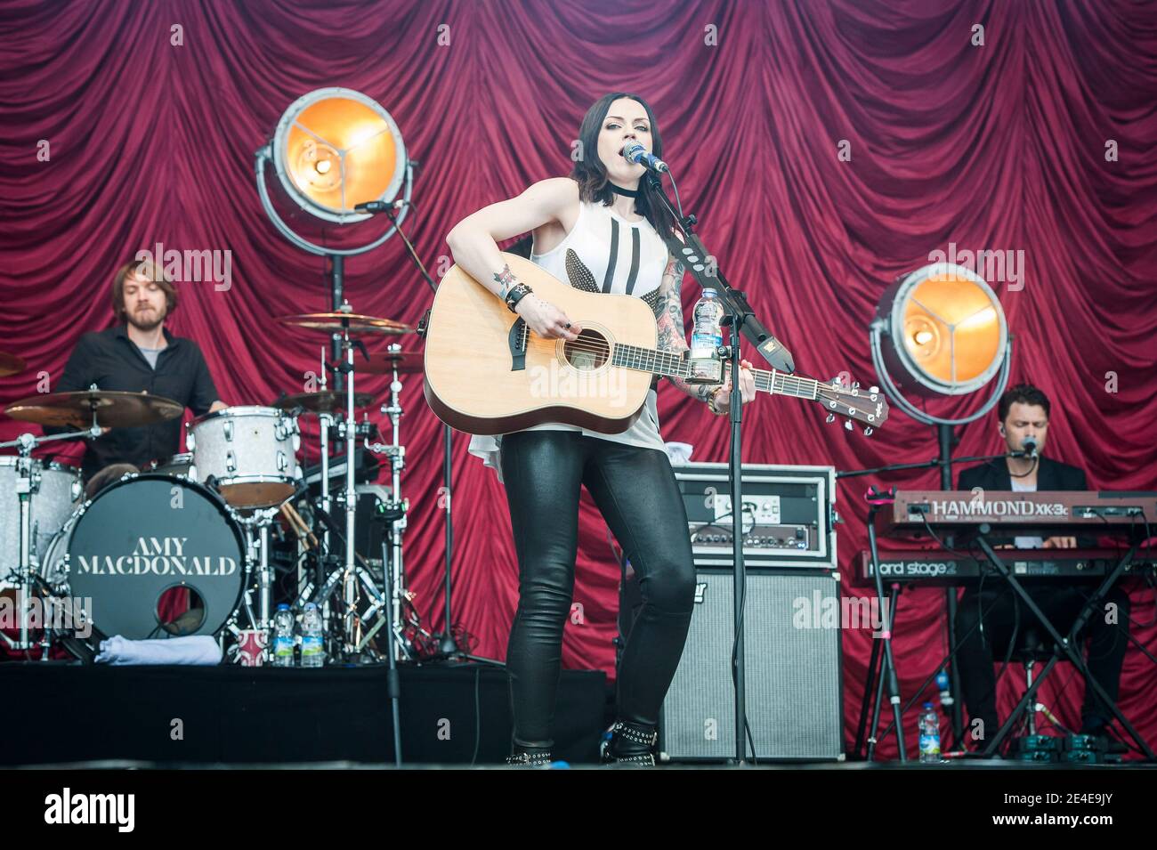 Amy Macdonald plays live on stage at Common People festival ...
