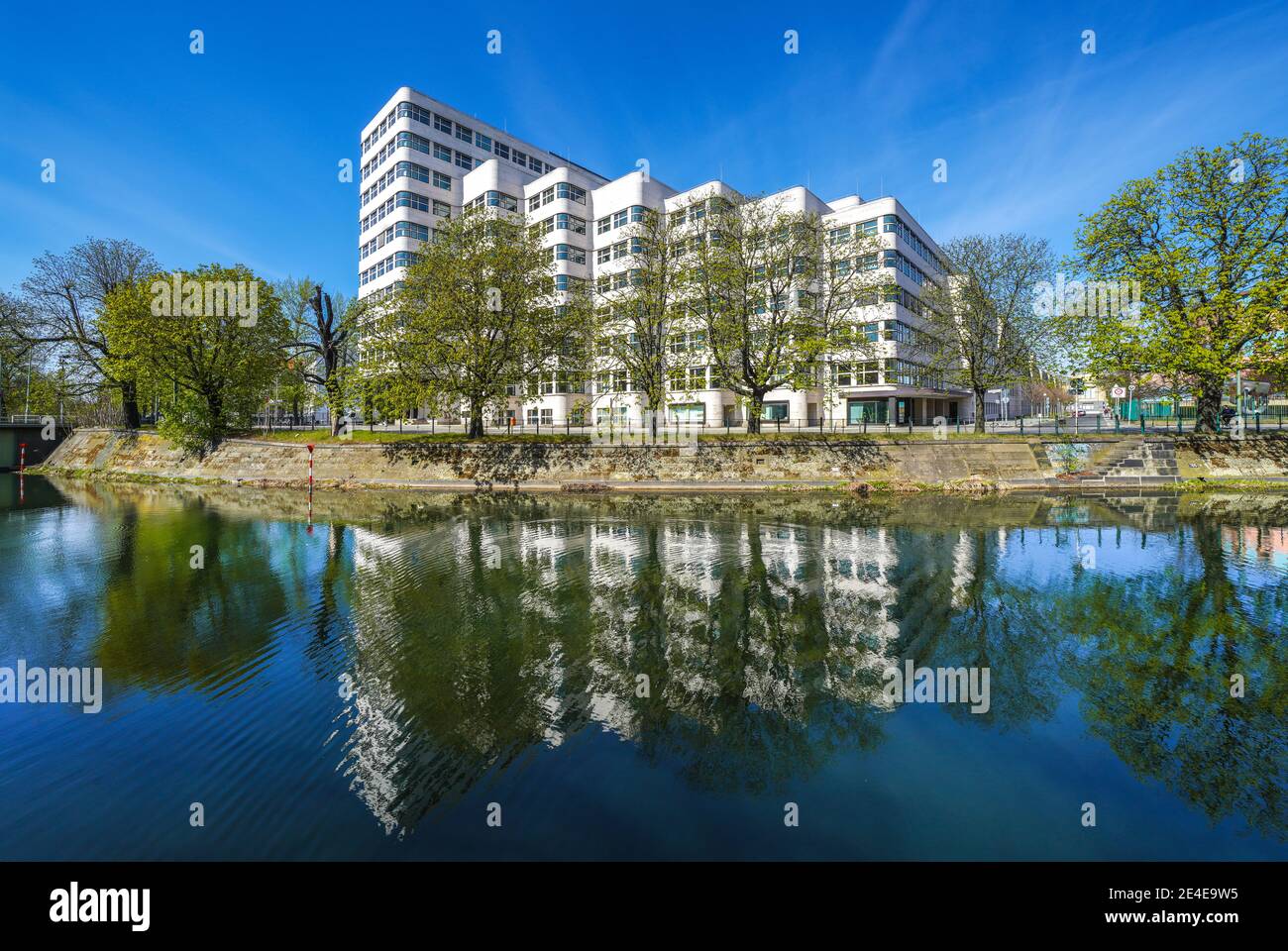 Shell-Haus in Berlin Stock Photo - Alamy