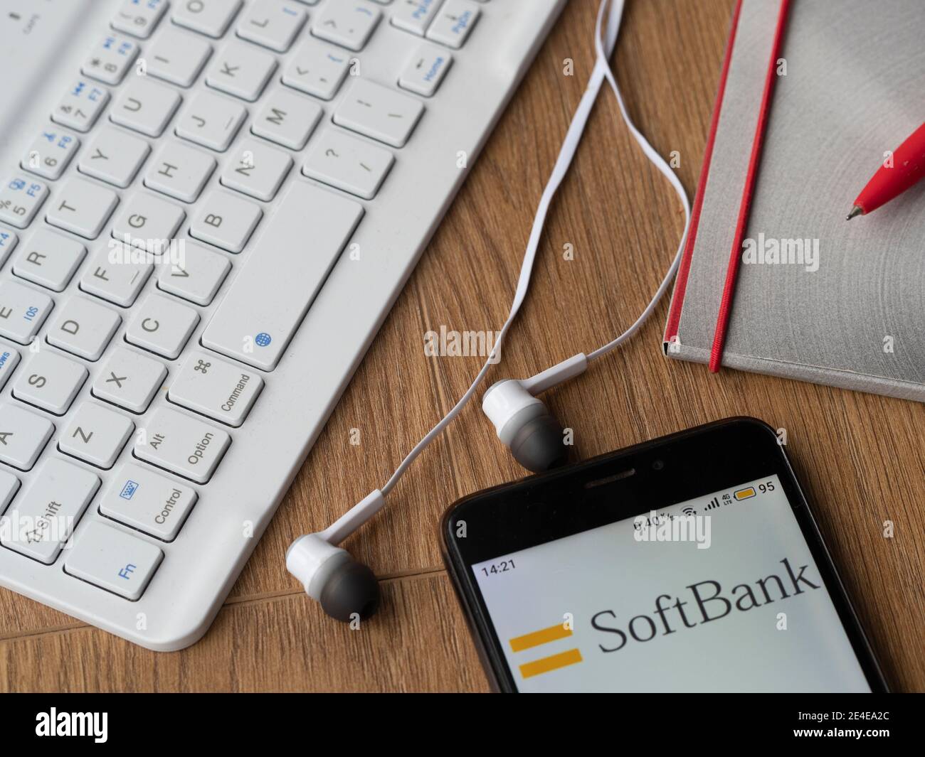Softbank logo hi-res stock photography and images - Alamy