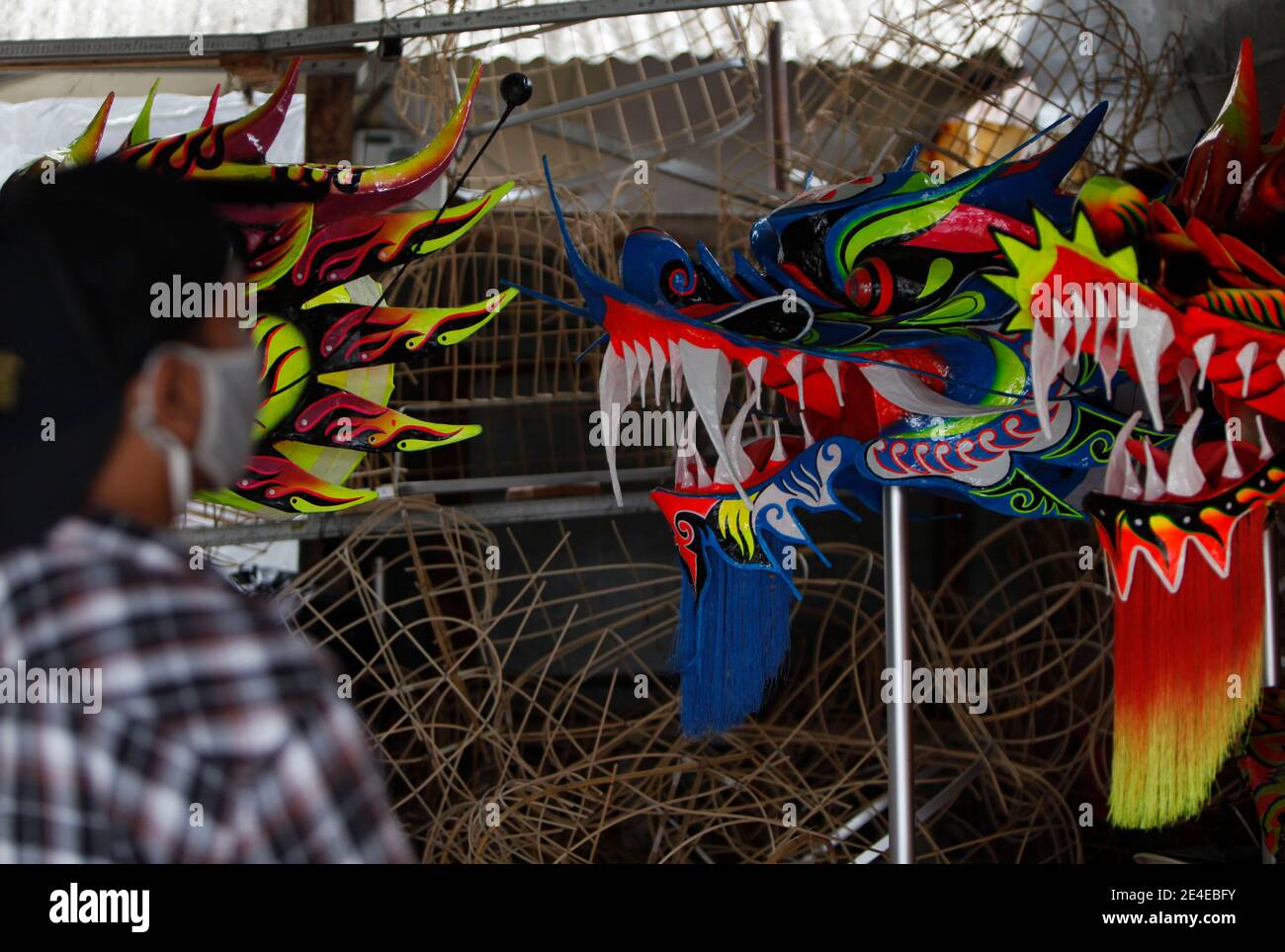Dragon liong dance hi-res stock photography and images - Alamy