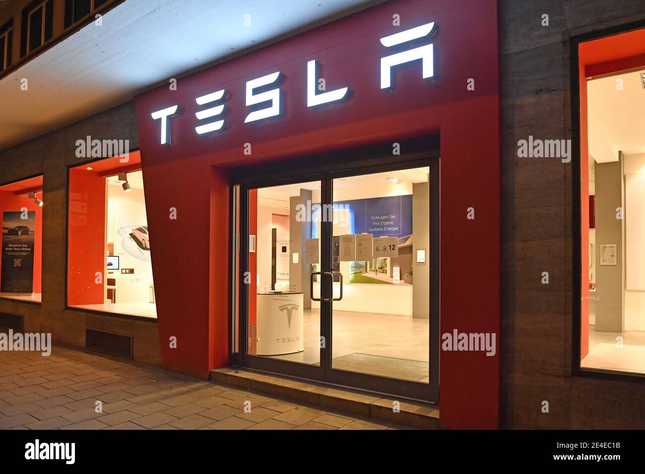 2021 tesla hi-res stock photography and images - Alamy