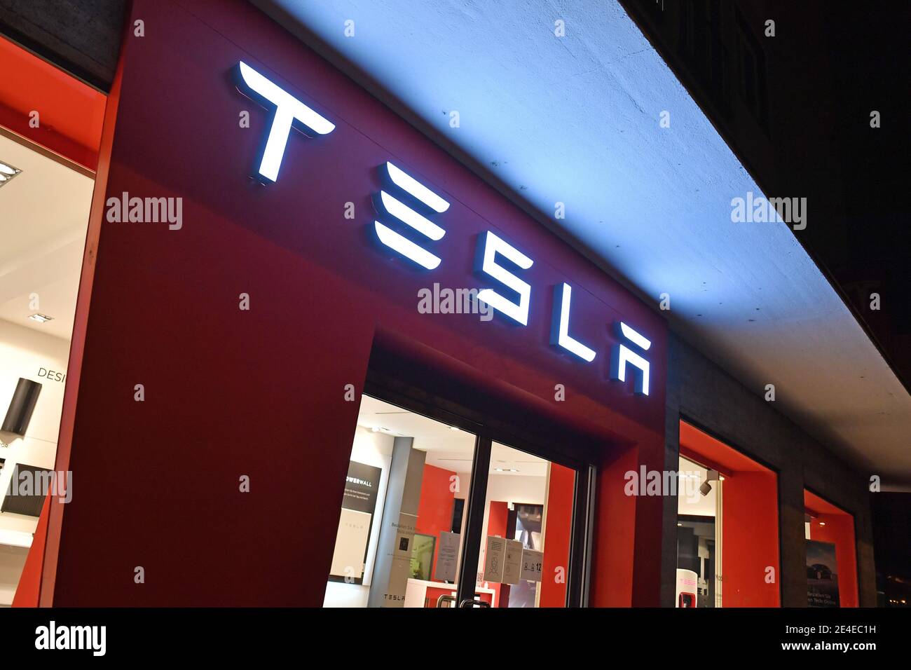 2021 tesla hi-res stock photography and images - Alamy