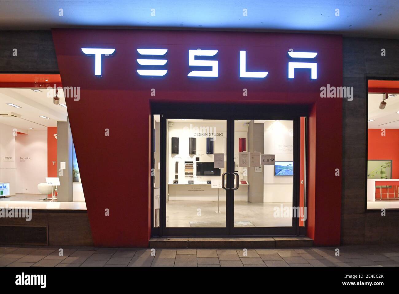 2021 tesla hi-res stock photography and images - Alamy