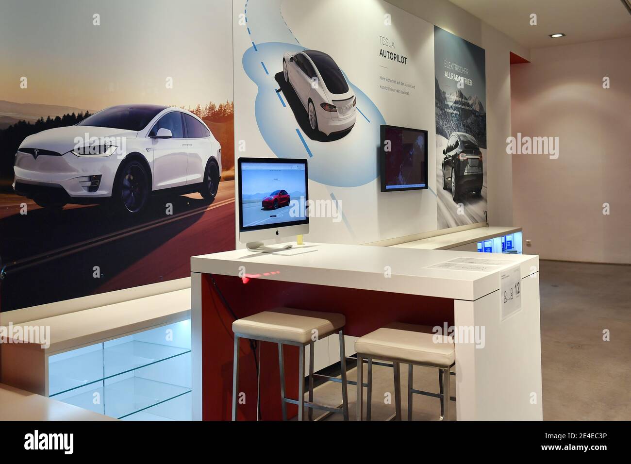 2021 tesla hi-res stock photography and images - Alamy